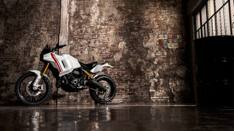 Making concepts: Motard and DesertX