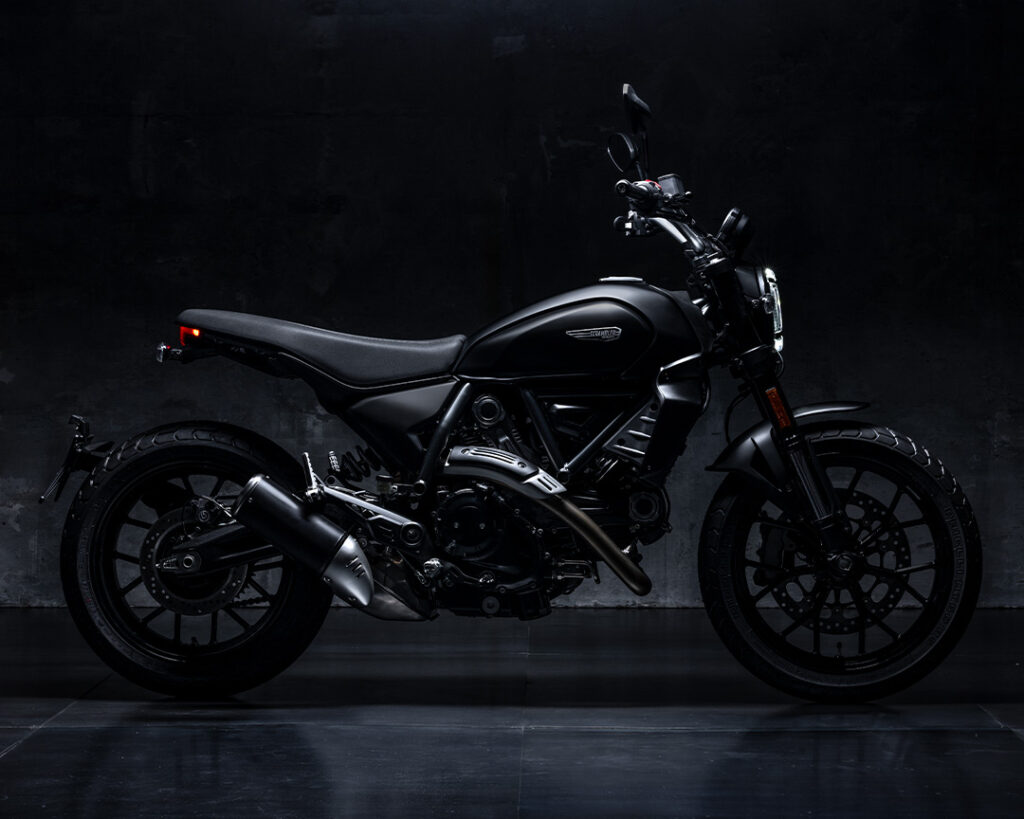 Ducati Scrambler® Icon Dark - Pura libertad en negro atemporal - España