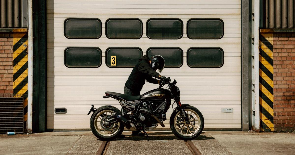 In sella e in kayak: la libertà secondo Maxime Richard